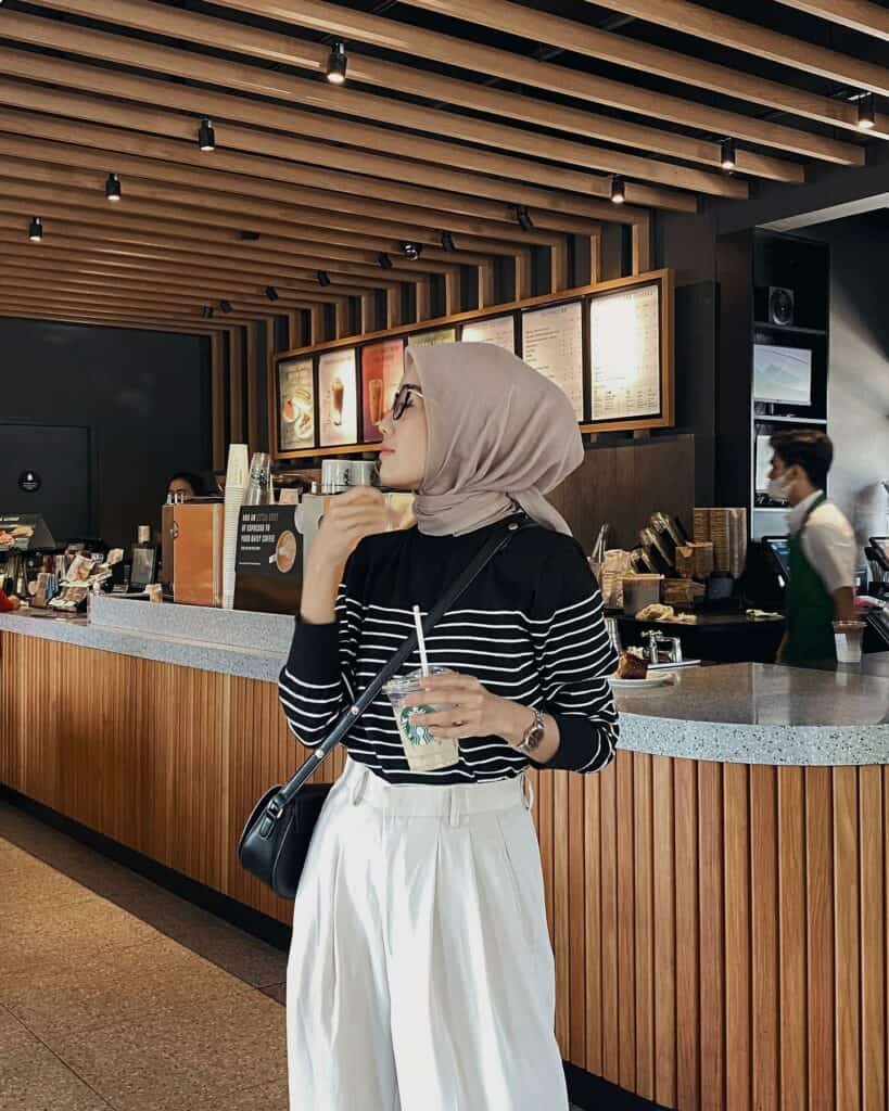 মেয়েদের পিক তোলার স্টাইল, মেয়েদের প্রোফাইল পিকচার, sundori meyeder ...